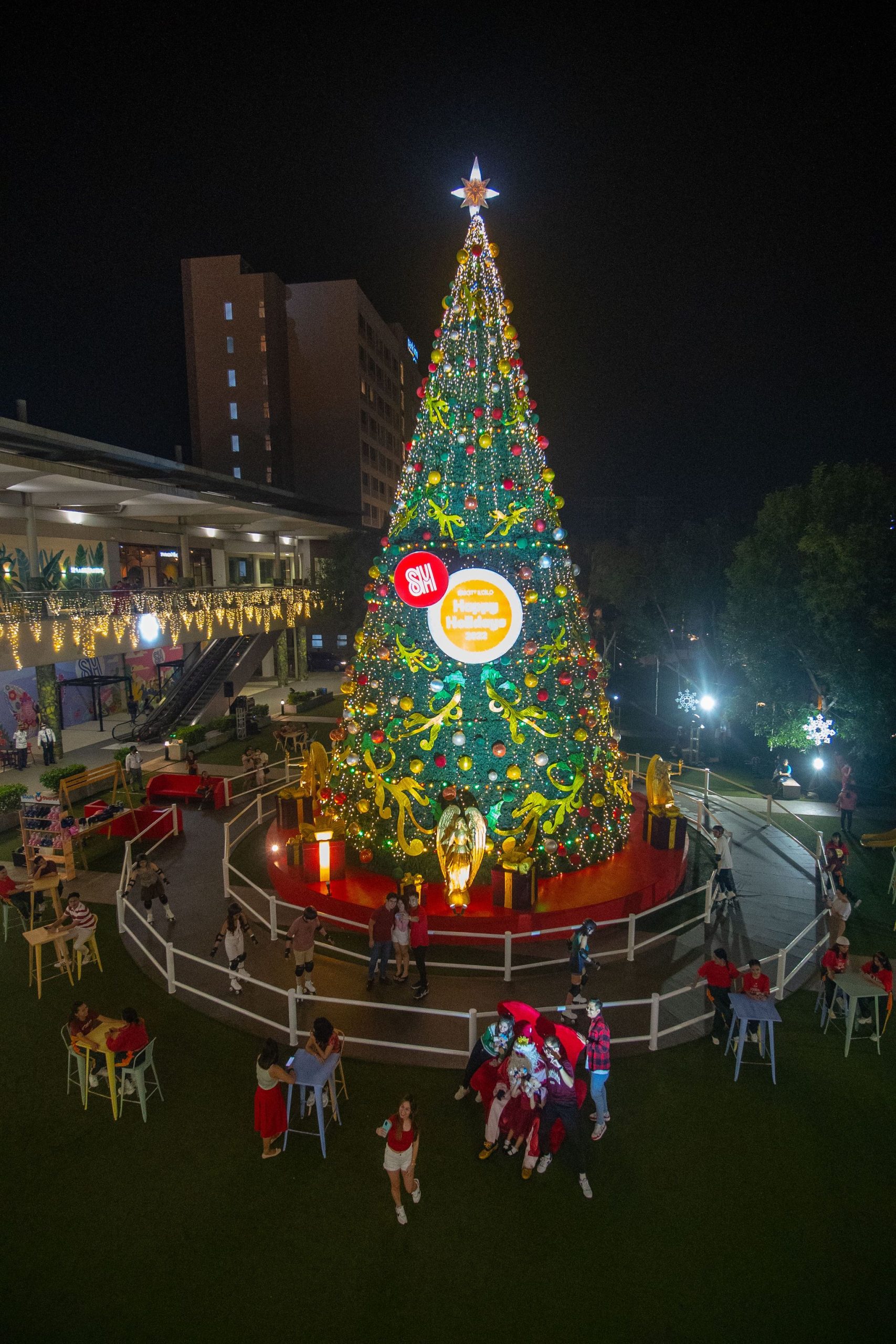Dubbed as the tallest Christmas tree in Iloilo City | Nile on Weekends